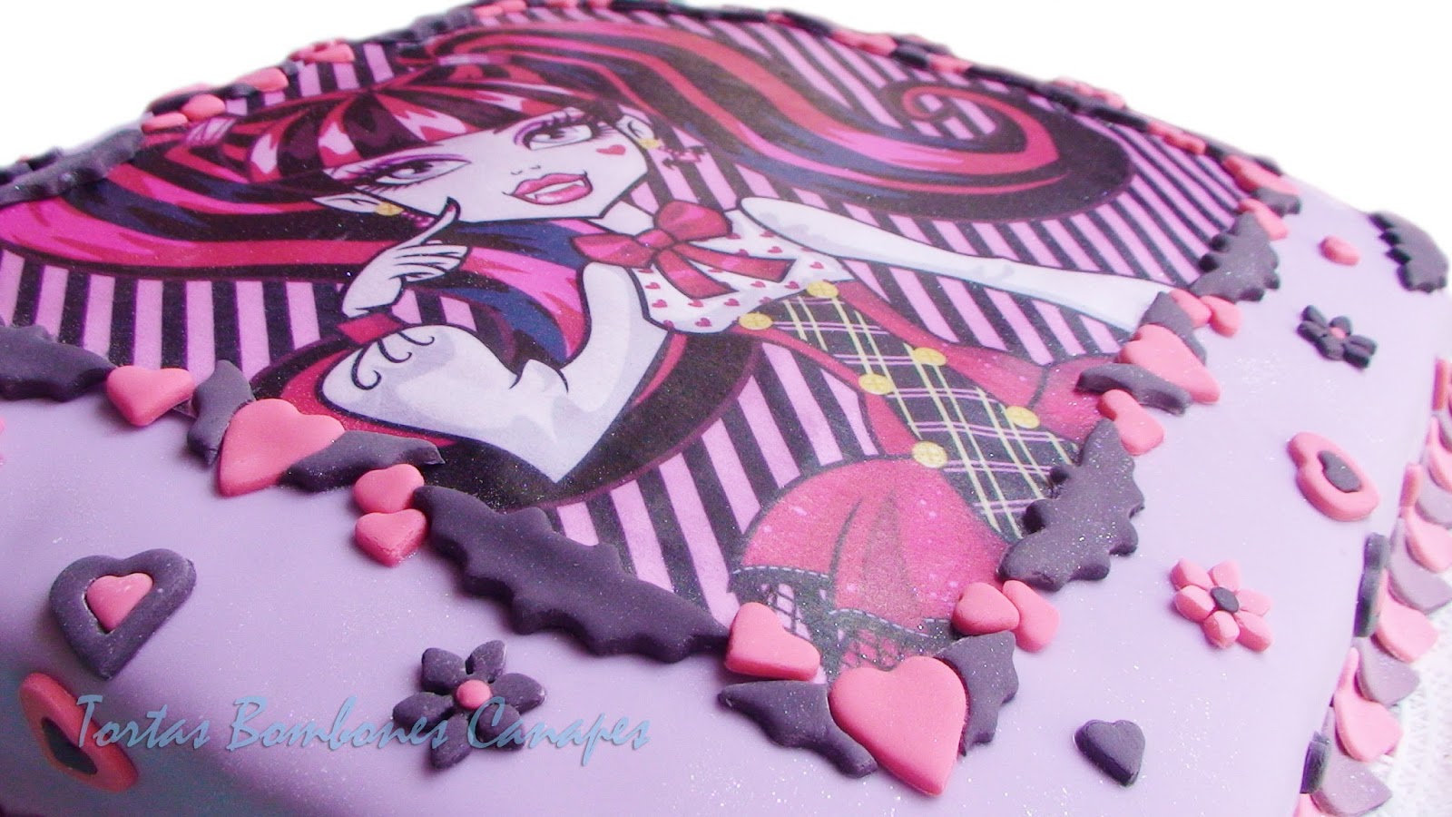 Torta monster high draculaura - Imagui