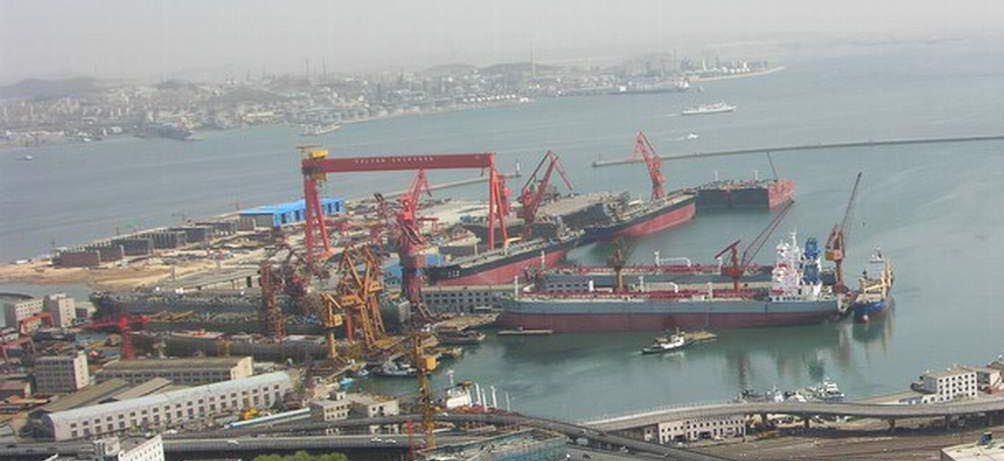 China Defense Blog: Photos of the day: Dalian shipyard June 2018