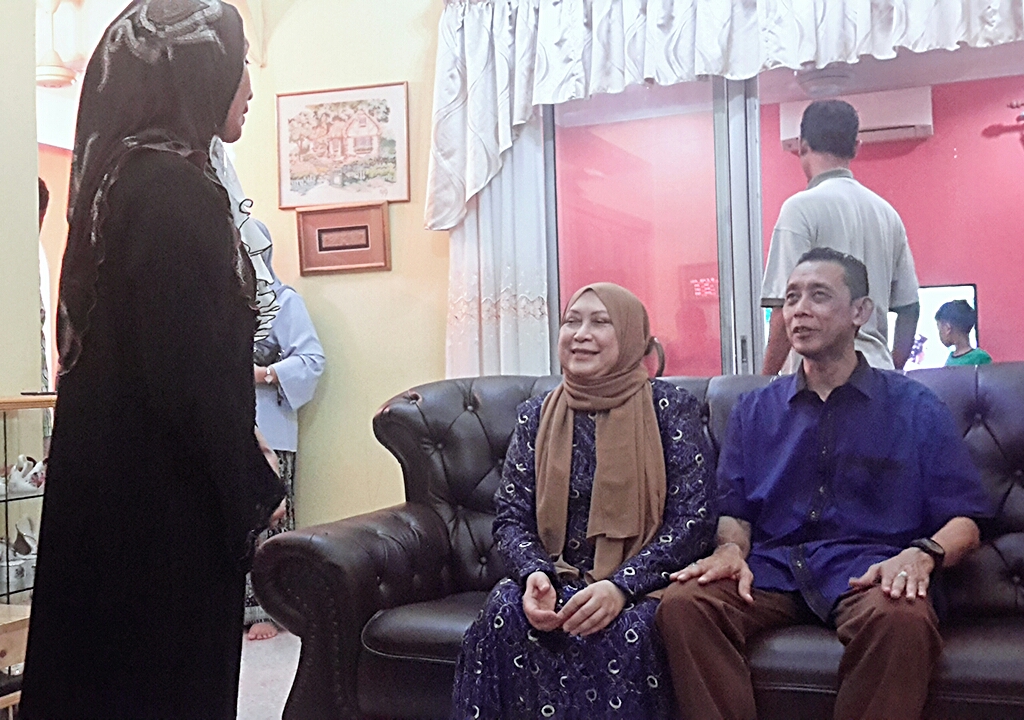 Nusa Mahsuri BC: Misbun dan keluarga rai jamuan Hari Raya bersama Dato ...