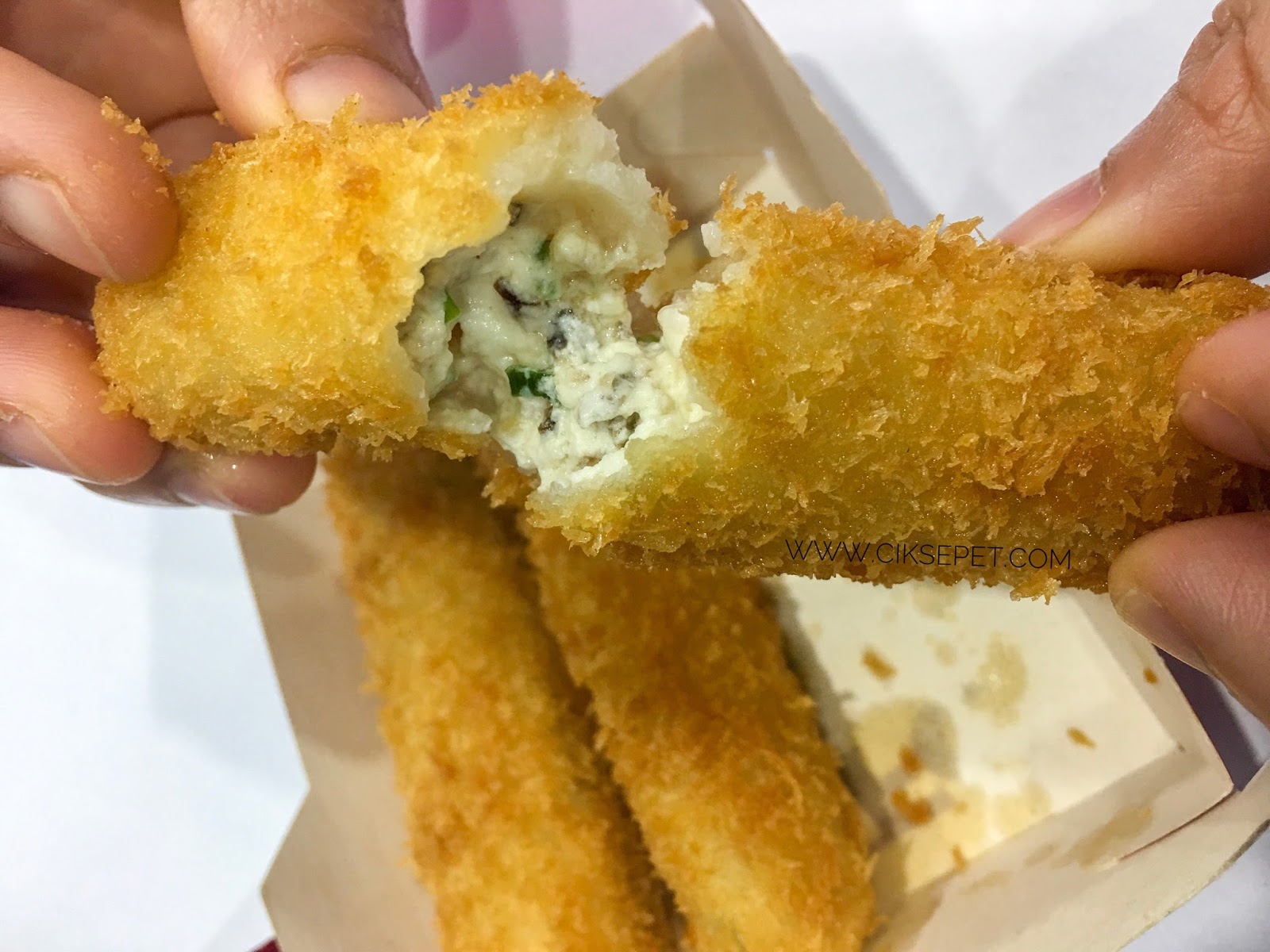 KFC Cheezy Golden Sticks , Sedap tak ? | Cerita Budak Sepet