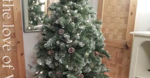 4 the love of wood: CHRISTMAS DECORATING 2017 - tree on wheels