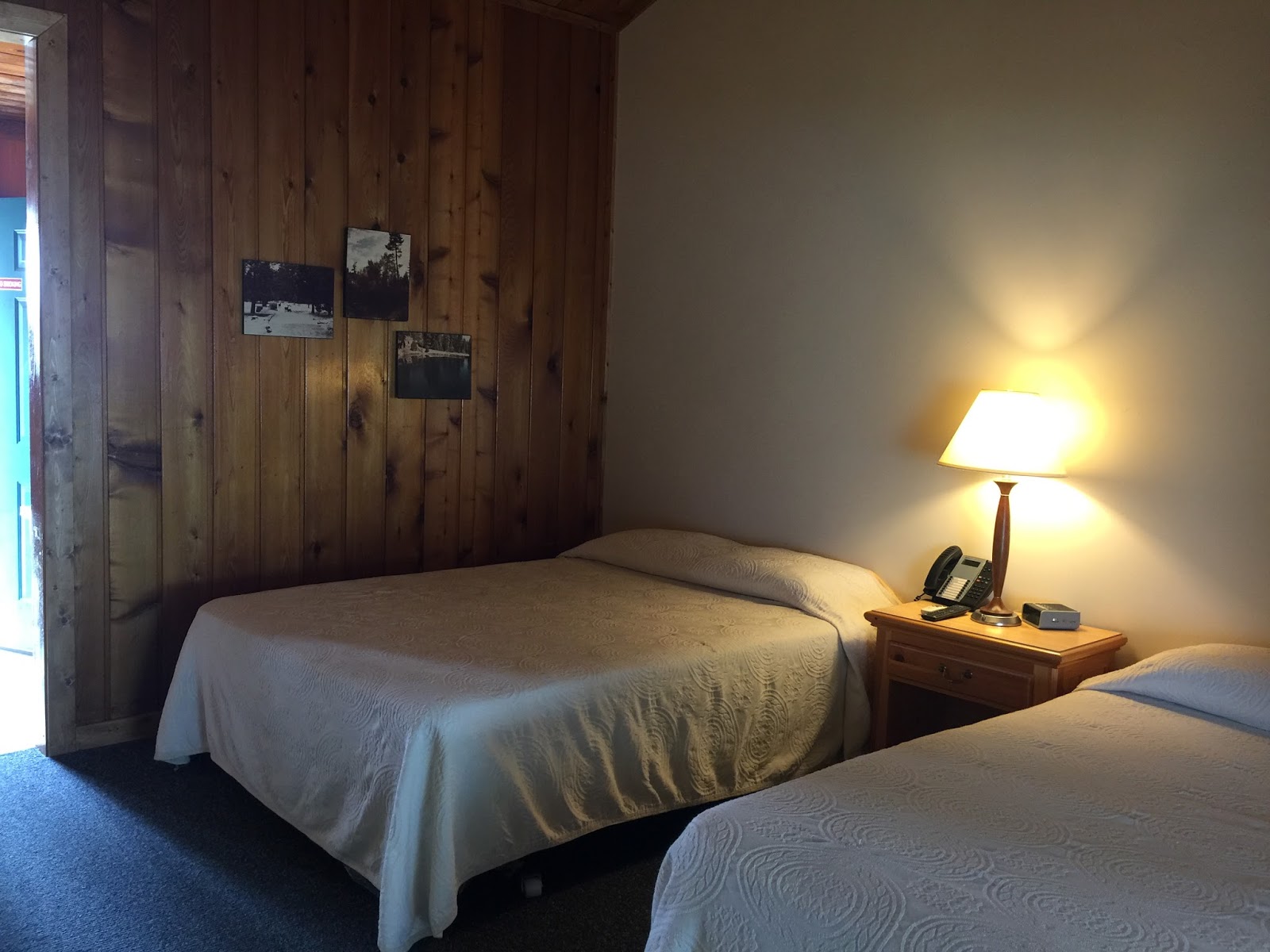 California Pines Lodge: Room Rates and Amenities