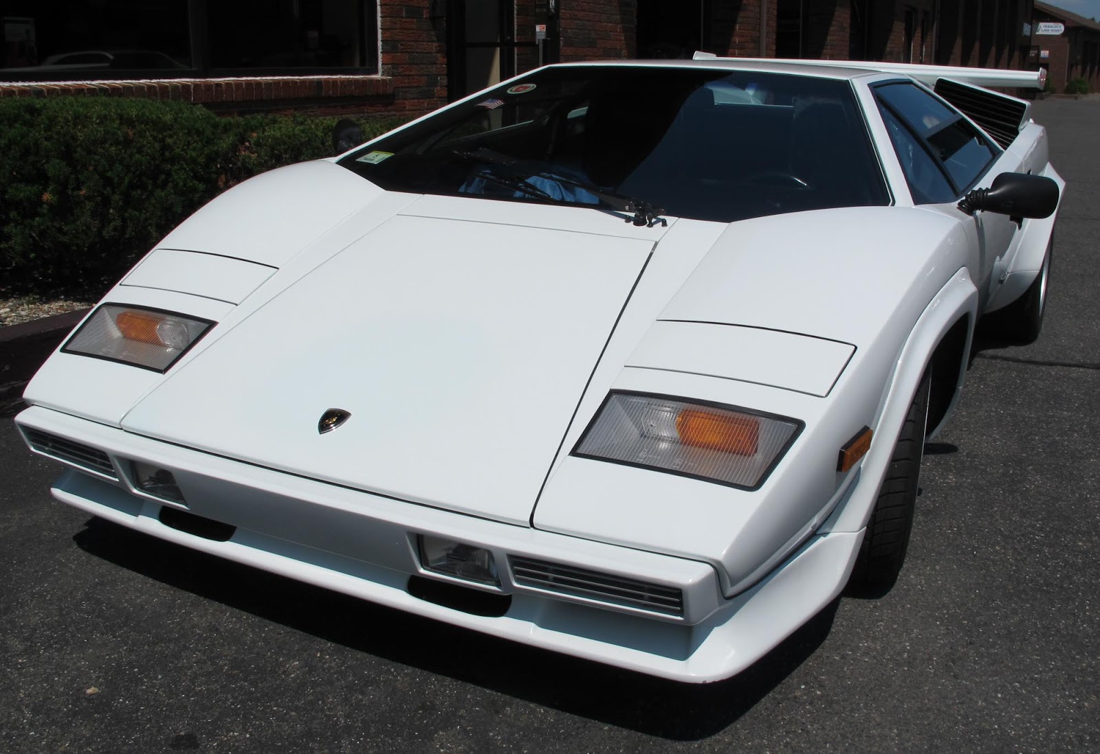 Rebuilding the vintage Lamborghini V12 - the famed Countach power plant ...