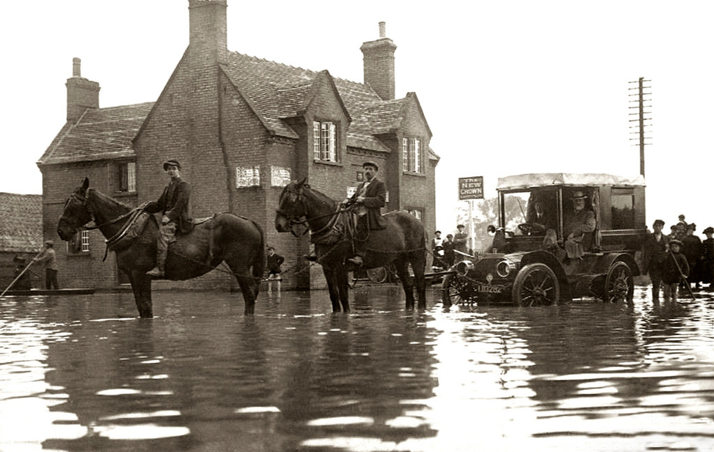 Car in flood, Hemingford Grey, England, 1912 ~ vintage everyday