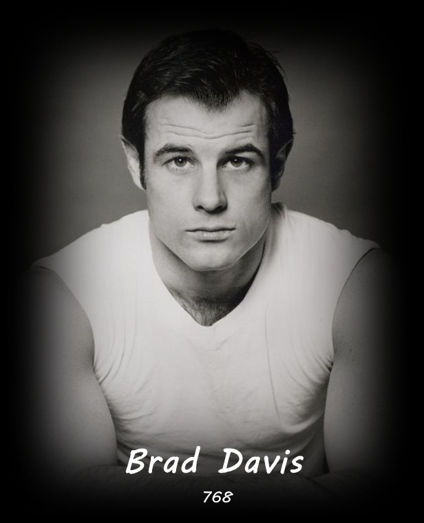 TUMULOS FAMOSOS: BRAD DAVIS - Arte Tumular - 768 - Forest Lawn Memorial ...