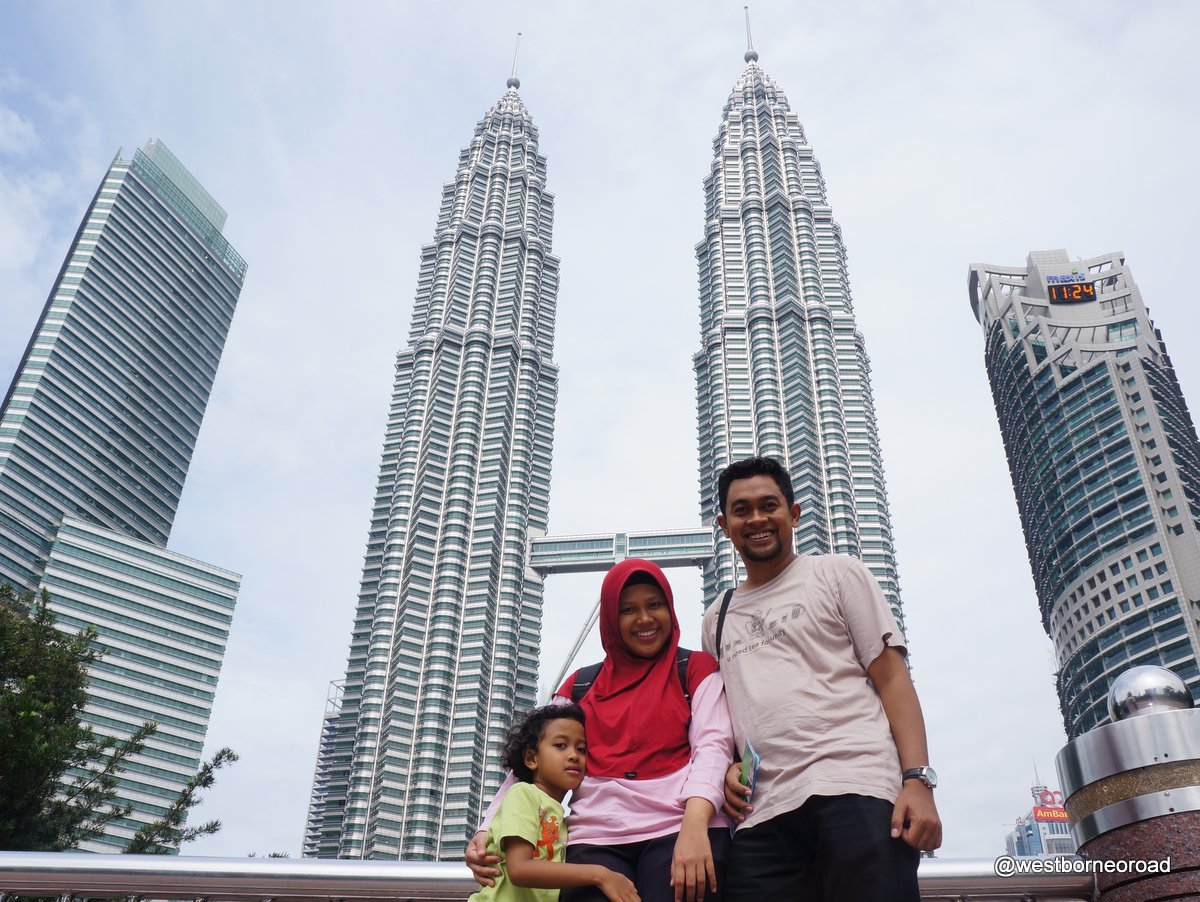 Melihat Pertunjukan Air Mancur di Taman KLCC Malaysia ~ West Borneo Road