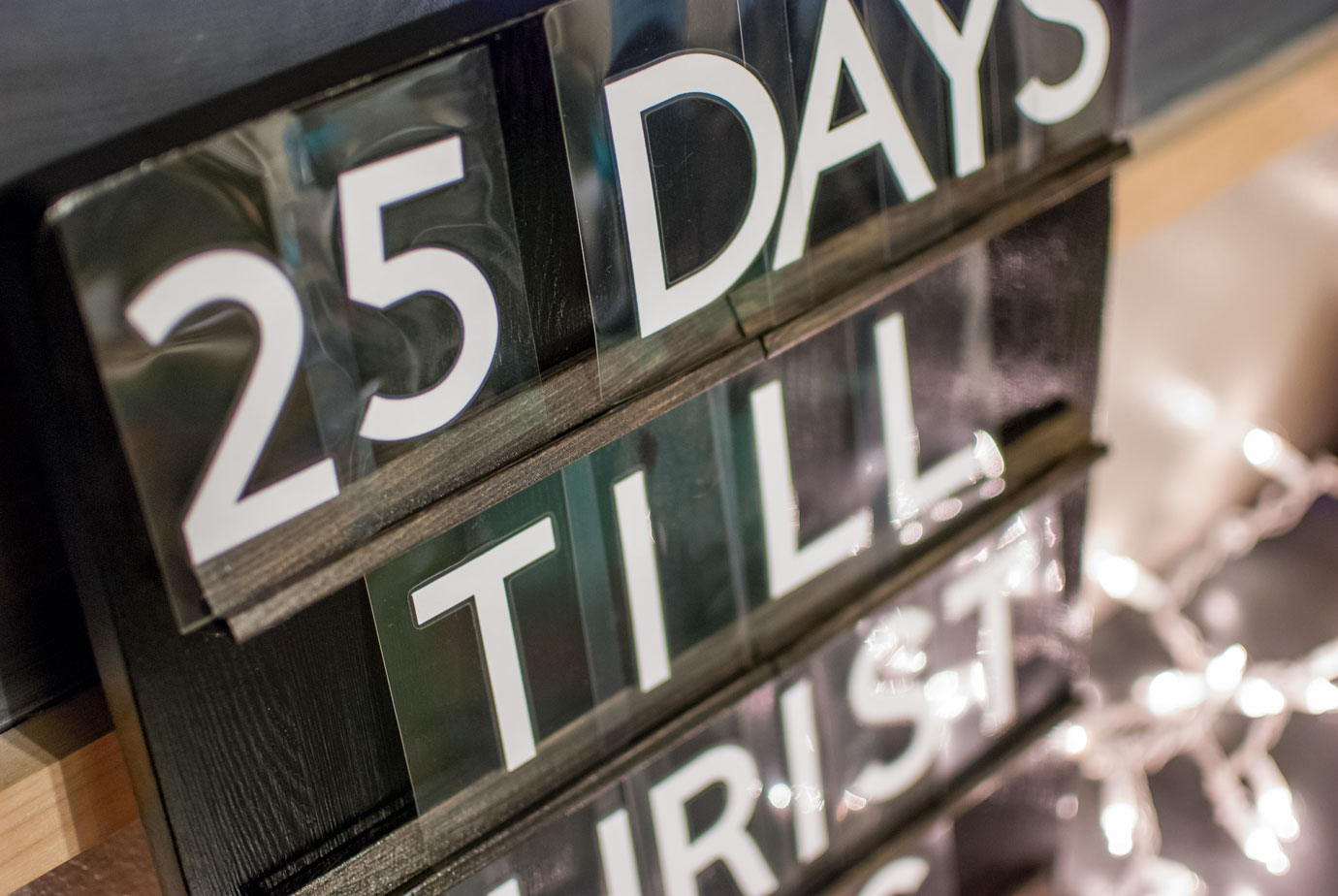 DIY Christmas Countdown Letterboard Wood Sign - The Dotted Nest