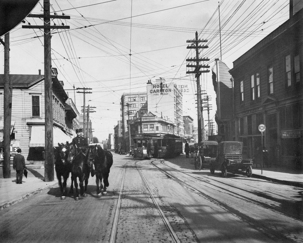 44 Rare Vintage Photos That Capture Street Scenes of Portland From ...