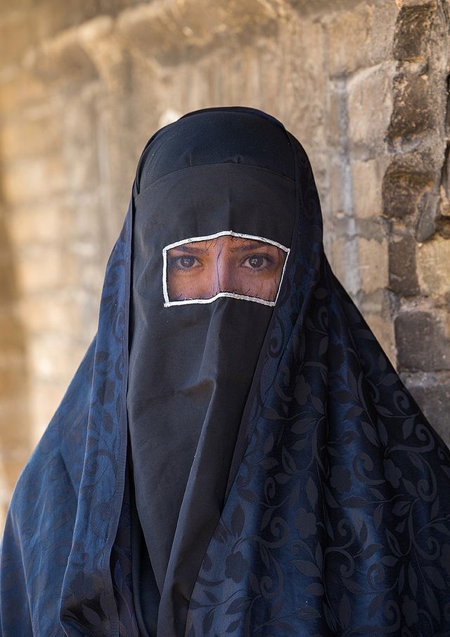 Chai and Chocolate: Product Review: Mesh Screen Niqab by Black Crows ...