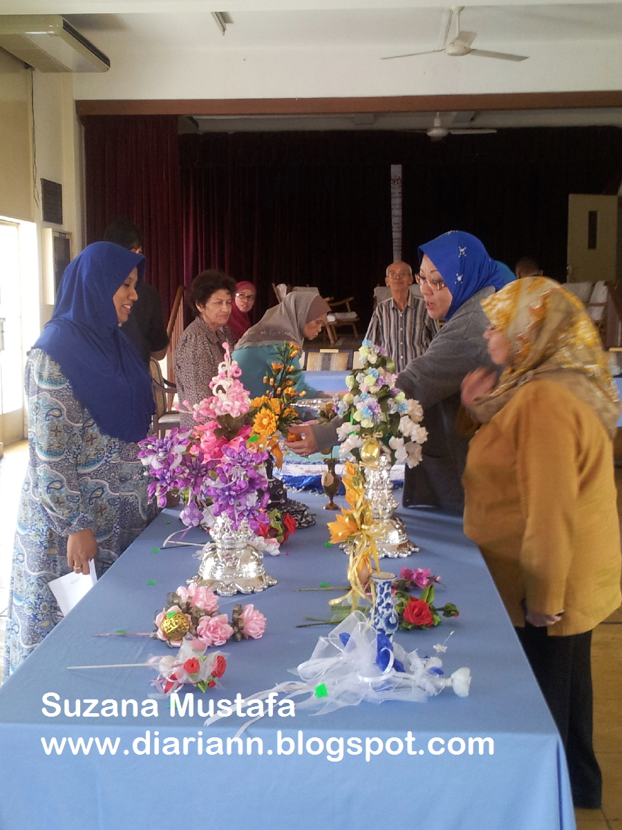 Suzana Mustafa: PERTANDINGAN BUNGA REBEN