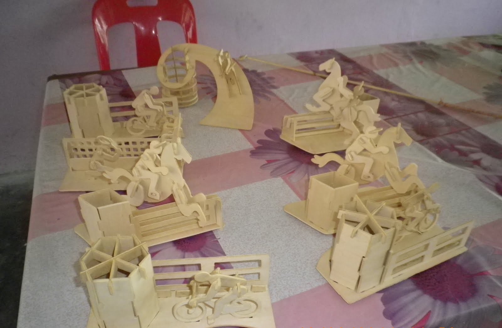 Coretan Cikgu Mimi: Projek Kayu KH Tahun 4 : Bekas Alat Tulis