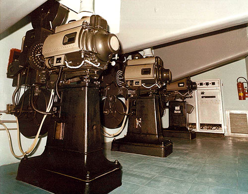 Máquina de CINEMA: Entre o digital e o analógico