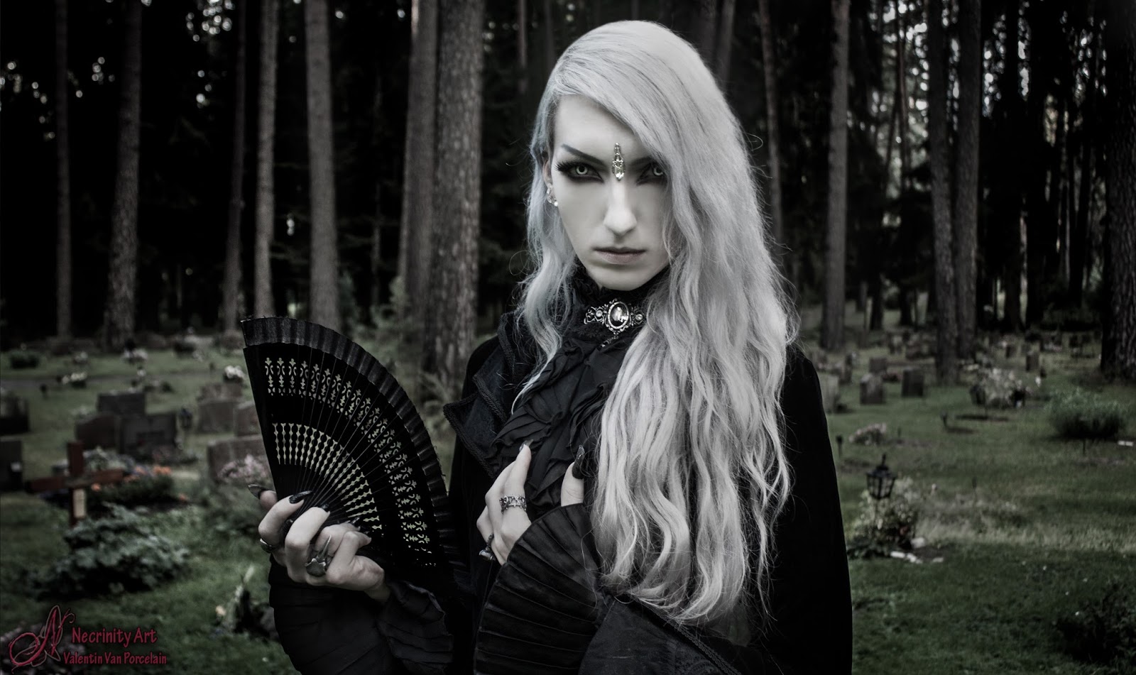 OFFICIAL DEVILNIGHT BLOG: Elegant Coat for Autumn--Valentin Van Porcelaine