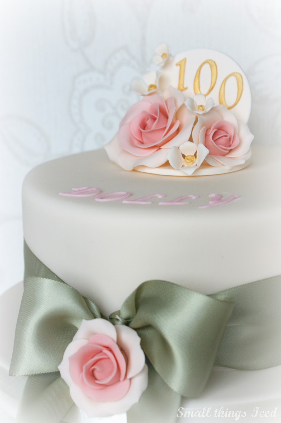 Small Things Iced: Dolly's 100th Birthday Cake