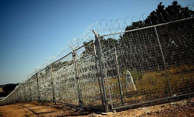 ΠΑΡΤΕ ΤΟ ΑΠΟΦΑΣΗ, ΟΛΟΙ ΕΔΩ ΘΑ ΜΕΙΝΟΥΝ: ΦΡΑΧΤΗ ΣΤΑ ΣΥΝΟΡΑ ΣΗΚΩΝΕΙ Η ...