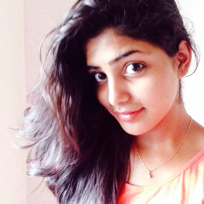 Navami Gayak actress profile Biography | Upcoming movie - CinemaScene.in