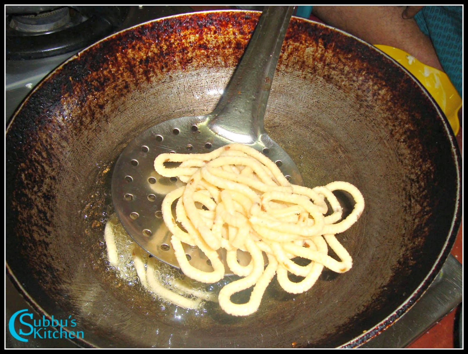 Thenkuzhal Murukku Recipe - Subbus Kitchen