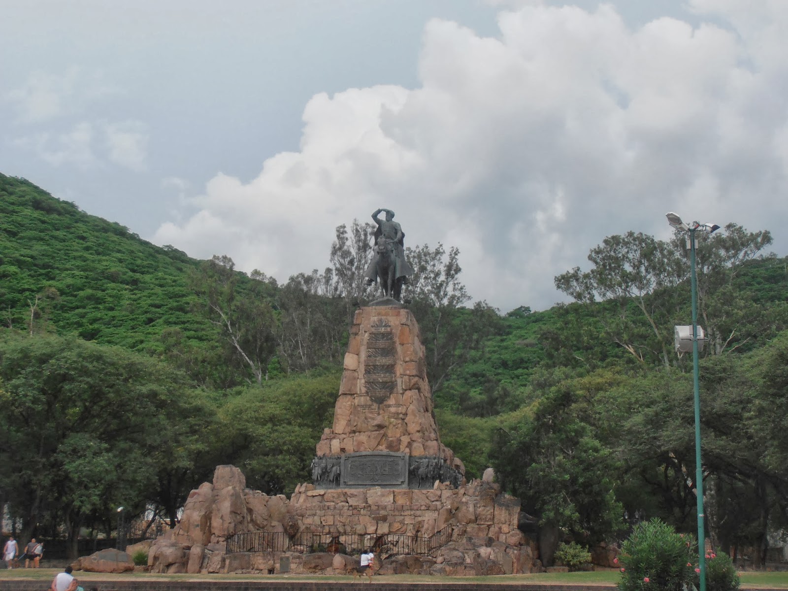En tierras del chupacabras: Alemanía y Salta