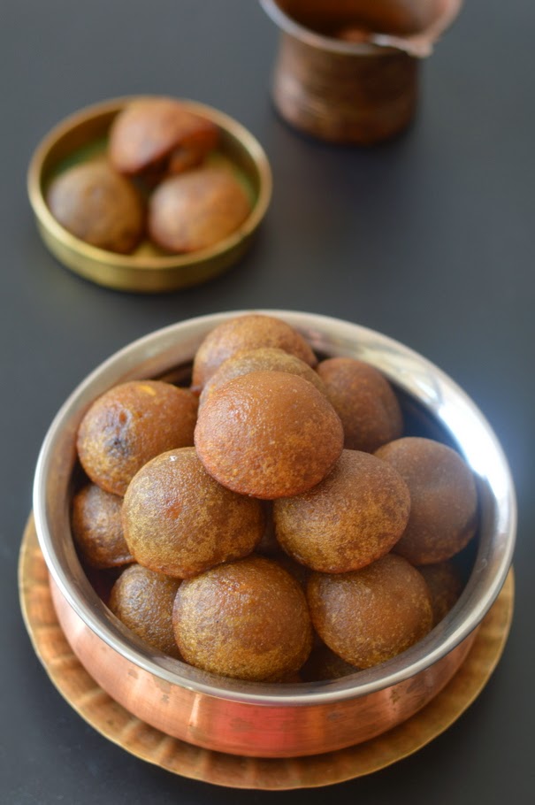 Palakkad Chamayal: Chakkai Appam/Unniappam - Guest Post