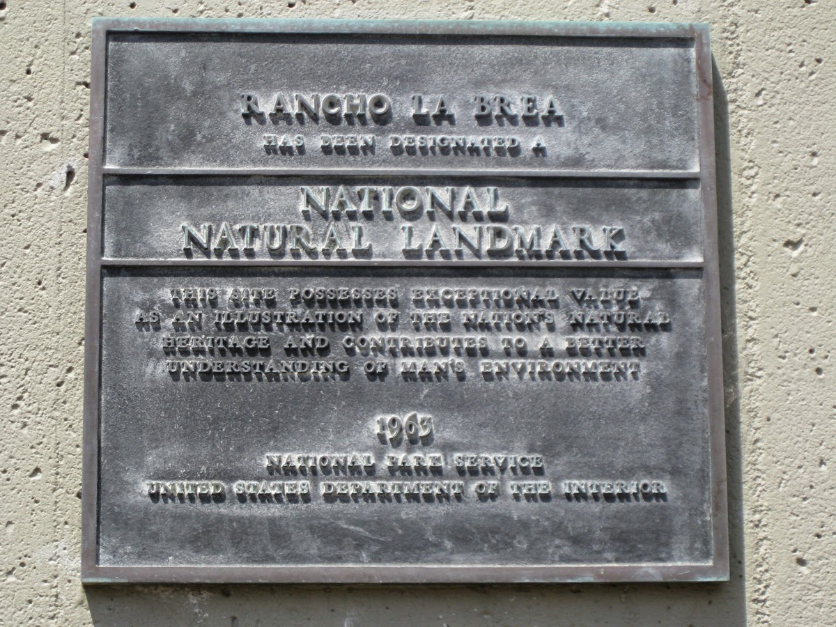 Traveling to California's Historical Sites : Hancock Park La Brea