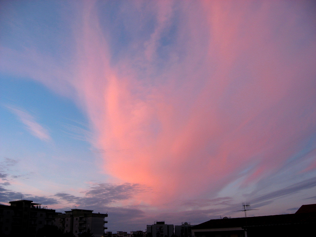 Awan Merah Jambu (Pink Clouds) - cekrisna