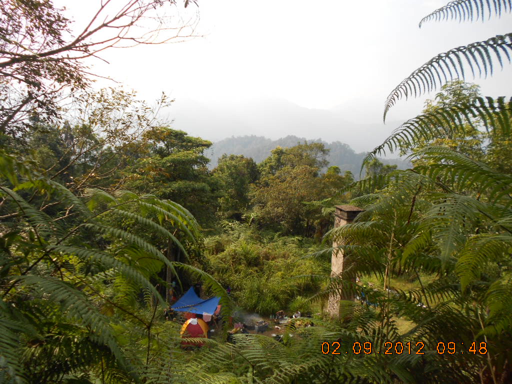 DI SiNi sEgaLaNya BerMuLa: Beraya Di Puncak Gunung Bukit Kutu