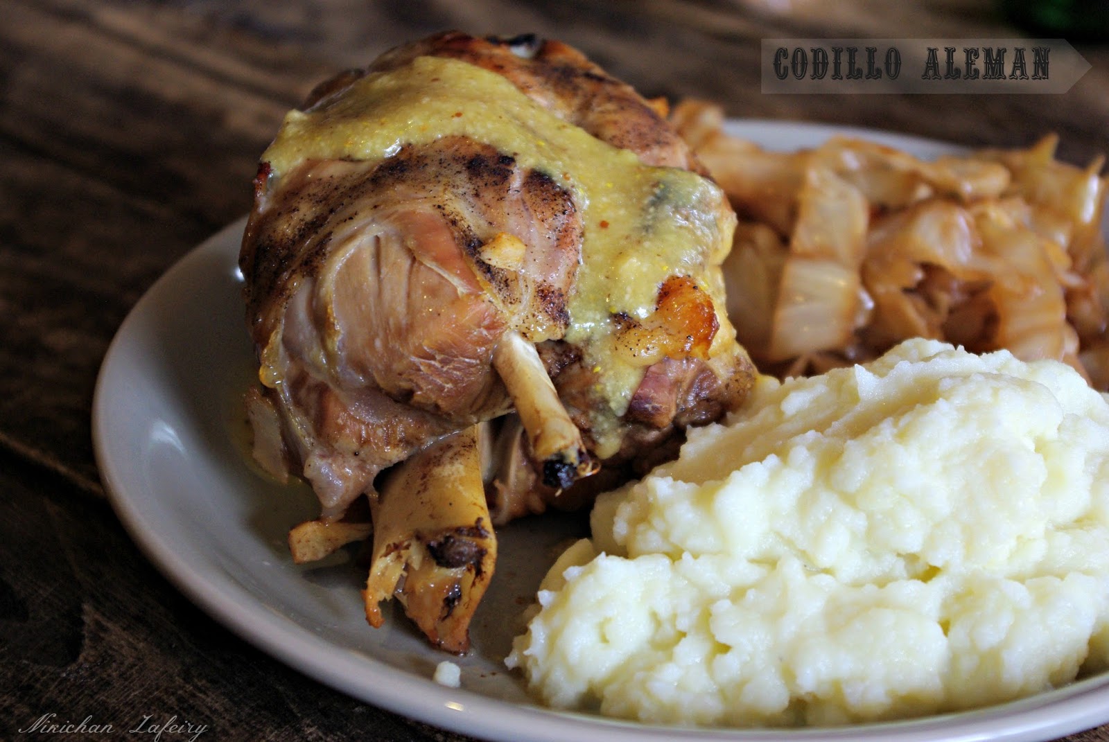 CODILLO ALEMÁN CON GUARNICIÓN - Recetas de una Gatita Enamorada