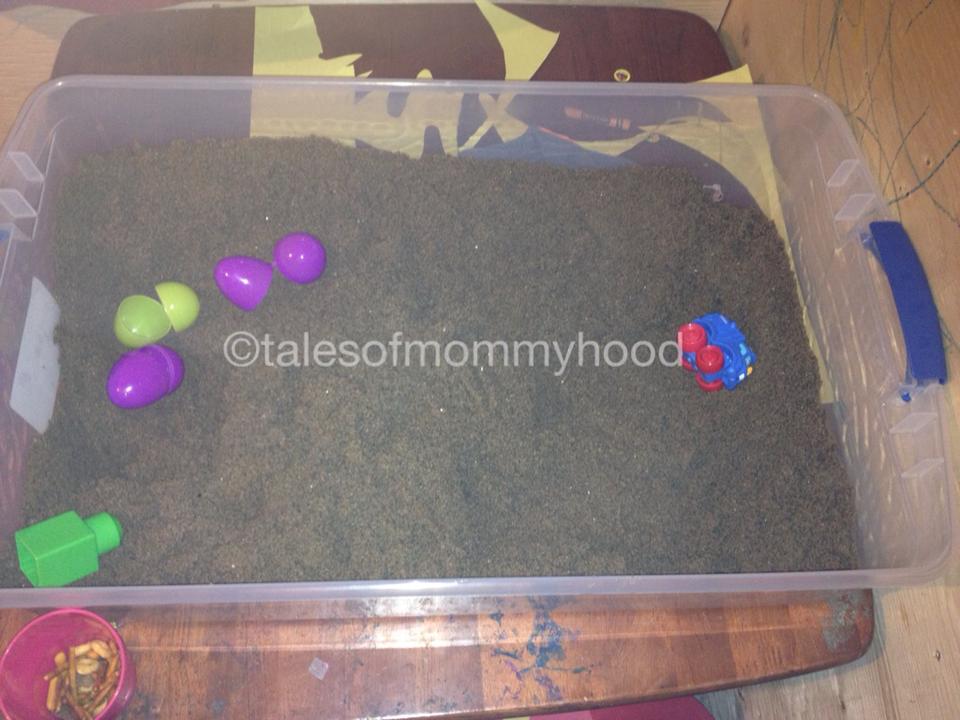 Tales of Mommyhood: How to Make an Indoor Sandbox