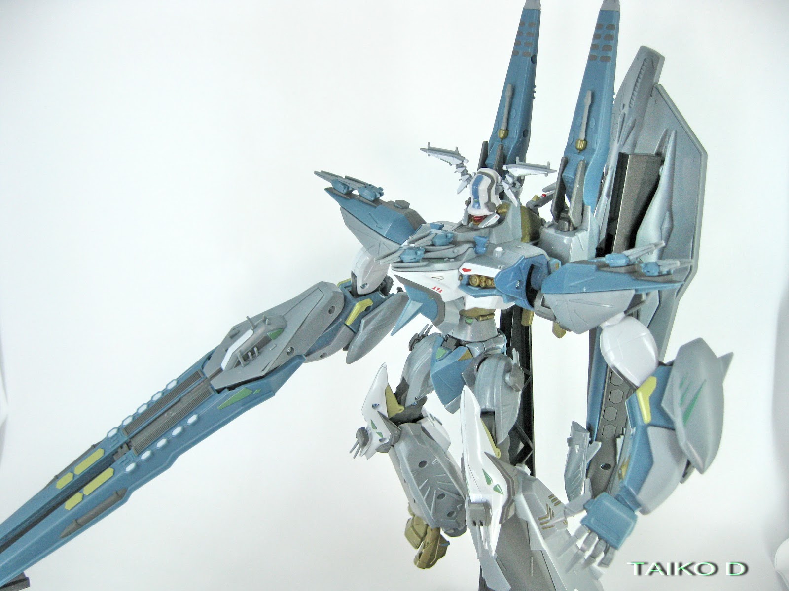 TOY ADDICT ZONE: MACROSS FRONTIER: DX MACROSS QUARTER..