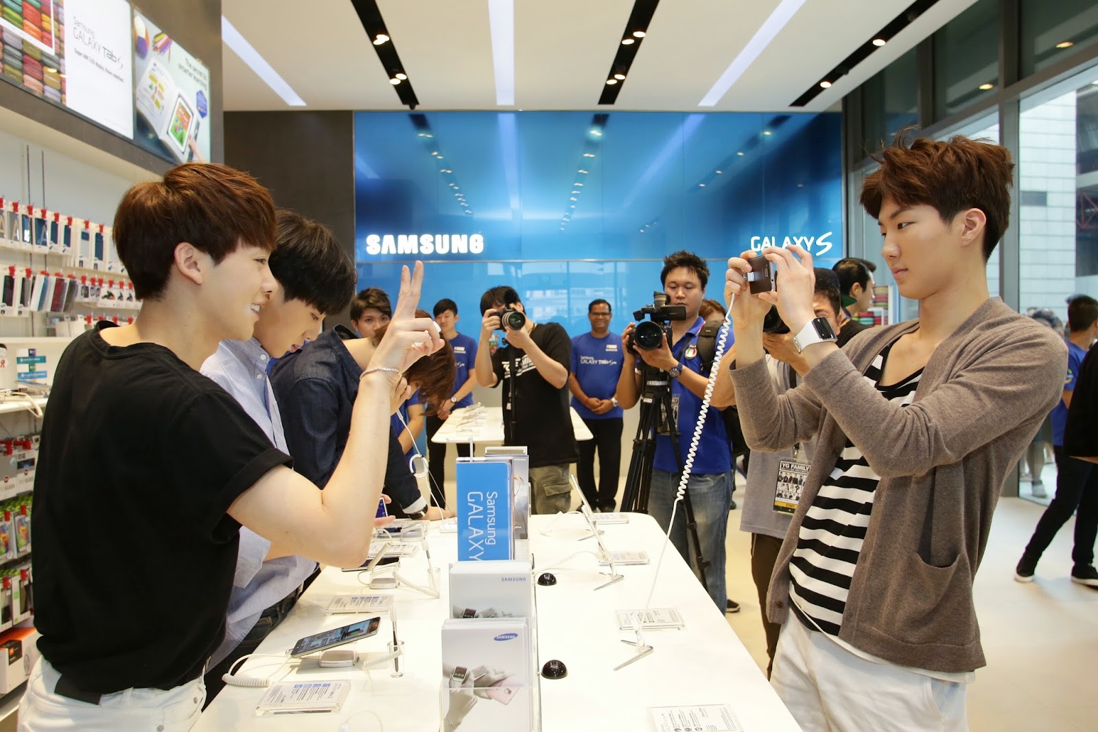WINNER Meet & Greet at Westgate Samsung Experience Store
