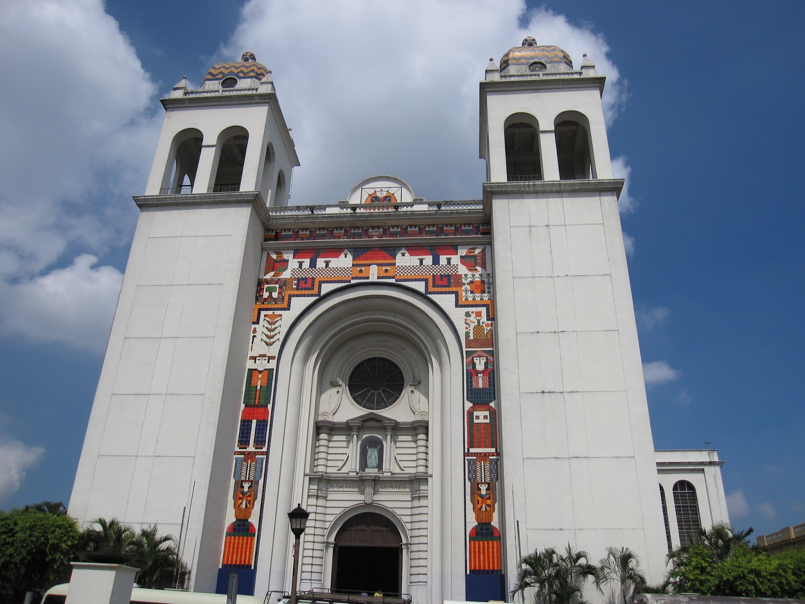 Fernando Llort, artist of Salvadoran life