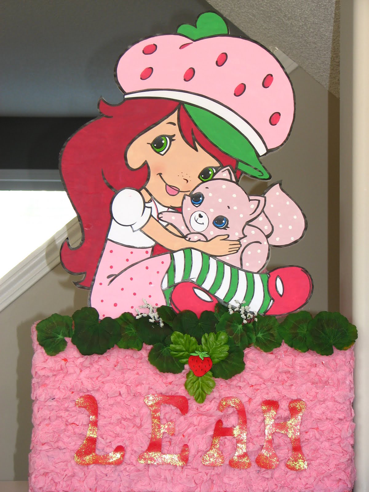 Utopia Party Decor: Pinatas