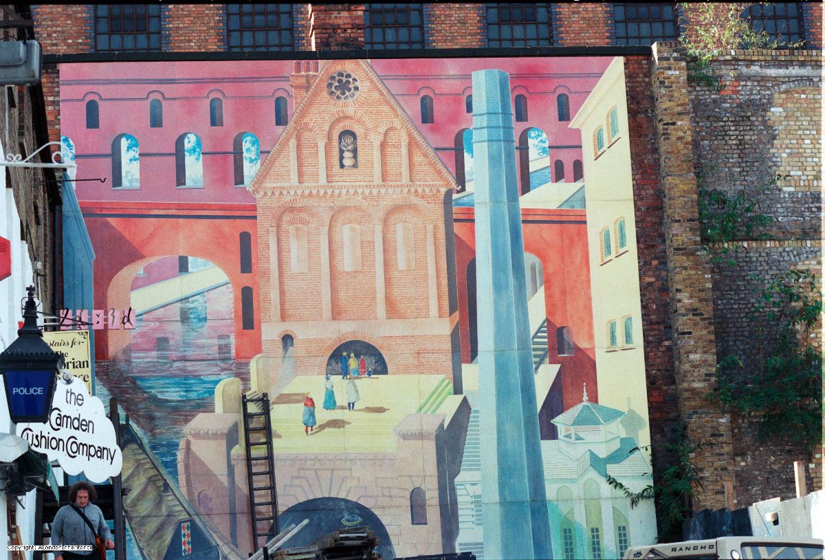 15 Interesting Photographs That Capture Murals and Street Art of London ...