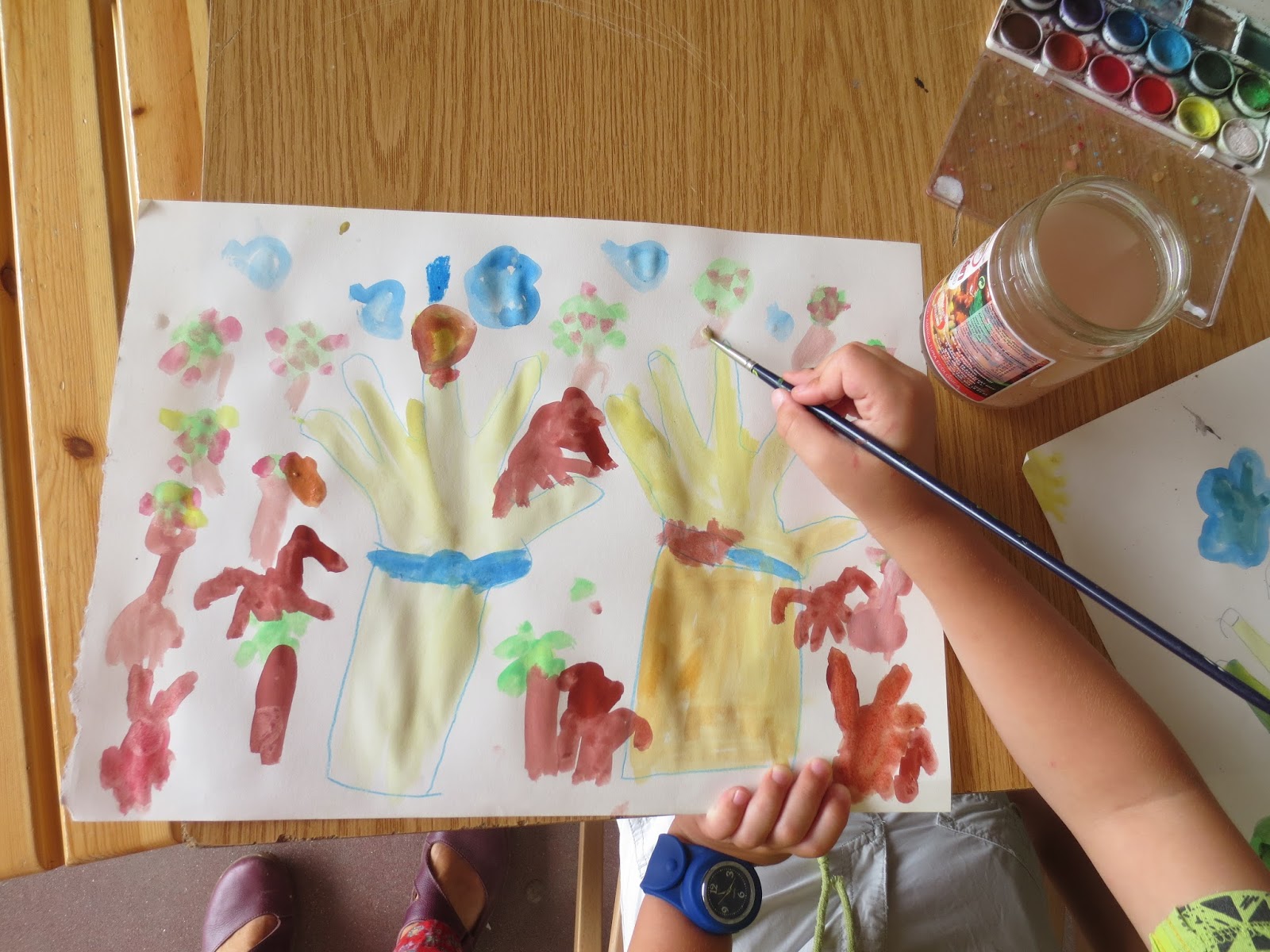 Color Salud Arteterapia: Con los niños y niñas | Pintando sus manos