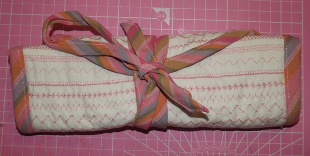 Sirinadesigns: How to make your own jewellery roll.