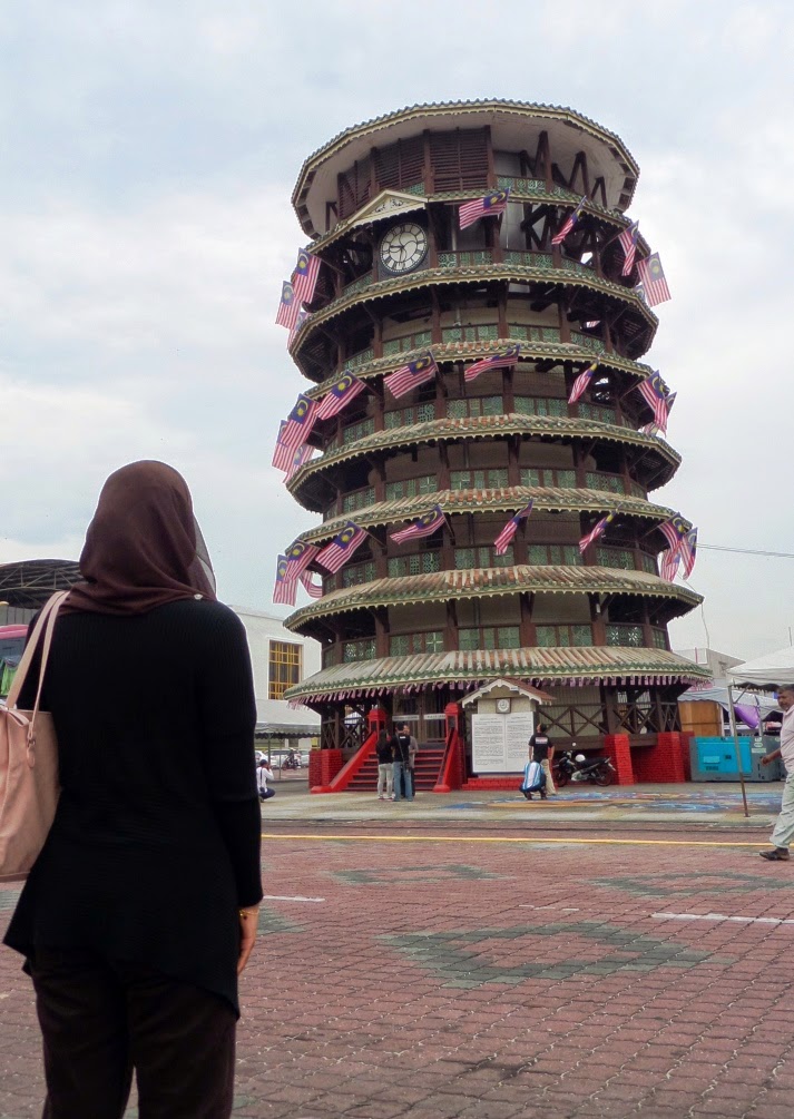 Illa Shanahila: Menara Condong Teluk Intan