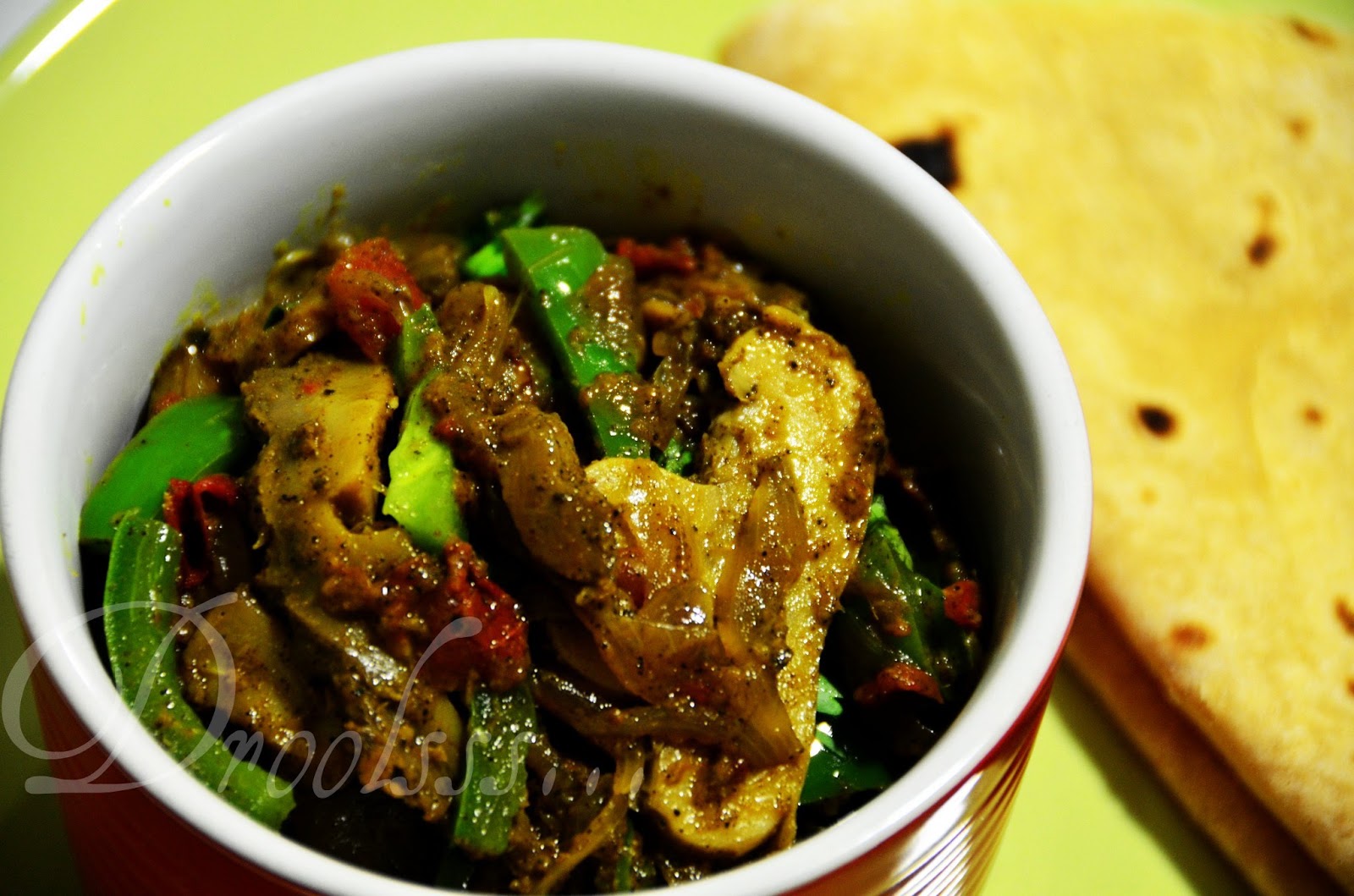 Droolsss . . .: Mushroom Capsicum Pepper Masala