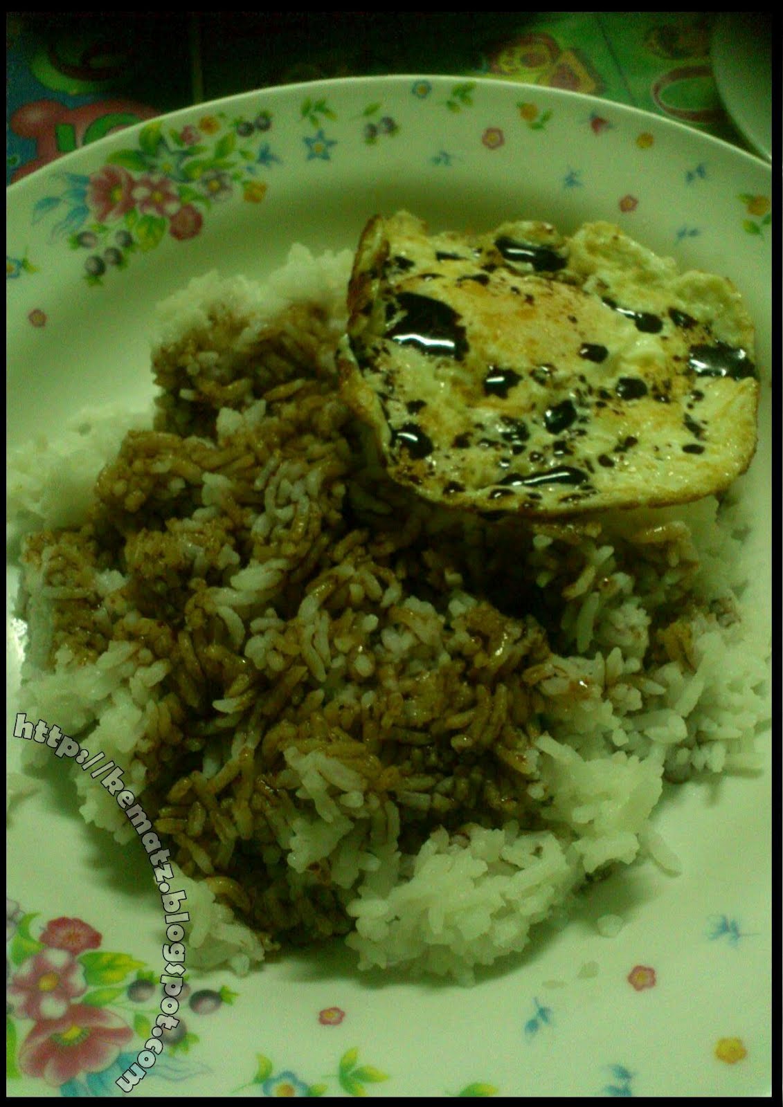 HampeH DoT CoM ZonE: Nasi Putih Telur Mata Kicap