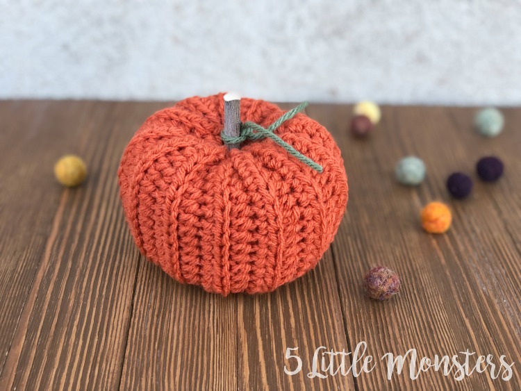 5 Little Monsters: Easy Ribbed Crocheted Pumpkin