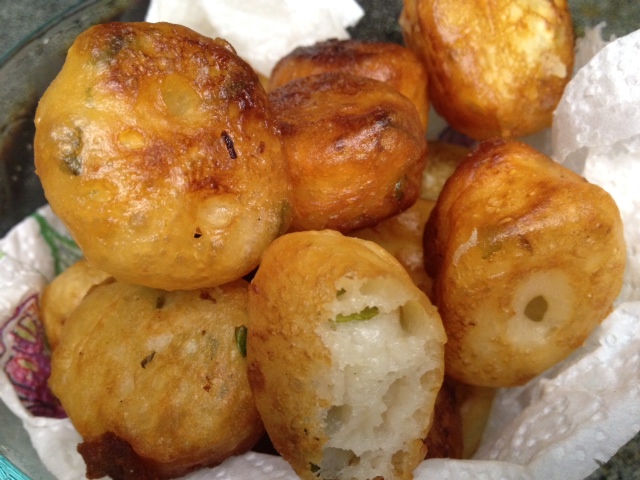 Shwetha's Yummy Kitchen: Quick Goli Bajji/mangalore bonda-perfect ...