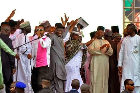 President Goodluck Jonathan Pictured Dancing "Tongolo" In Kano Hours ...