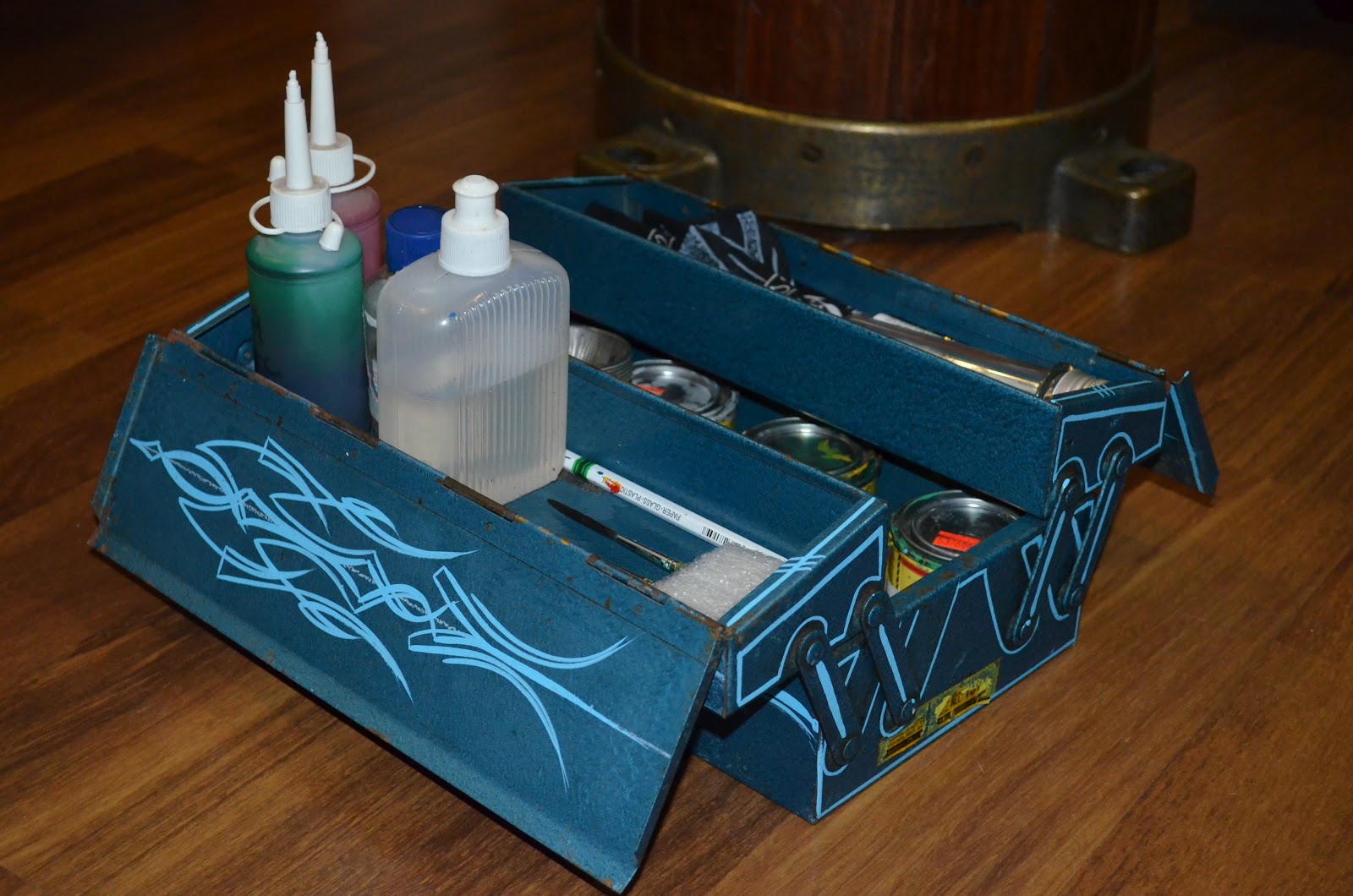 Pinstriping by Fernando: My Sweet Mini Tool Box!! At Least 20 Years Old!