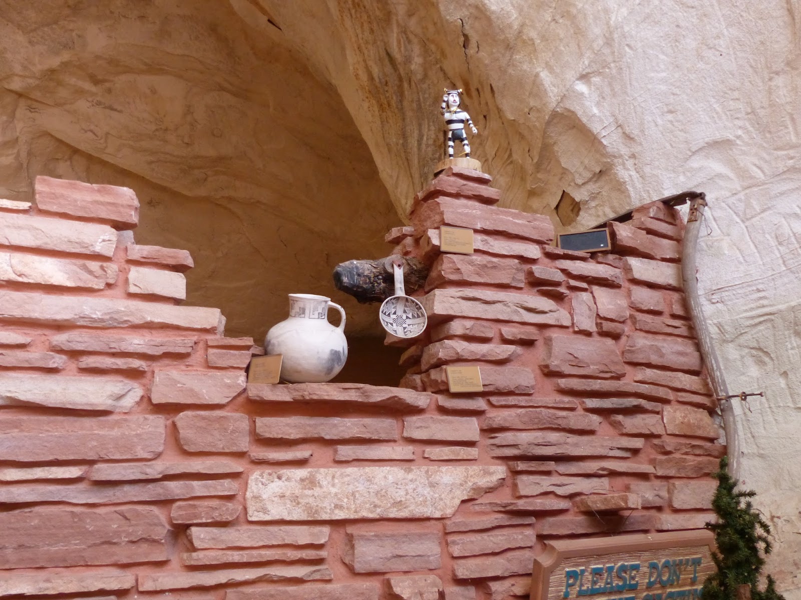 Land Cruising Adventure: Moqui Cave | Kanab | Utah