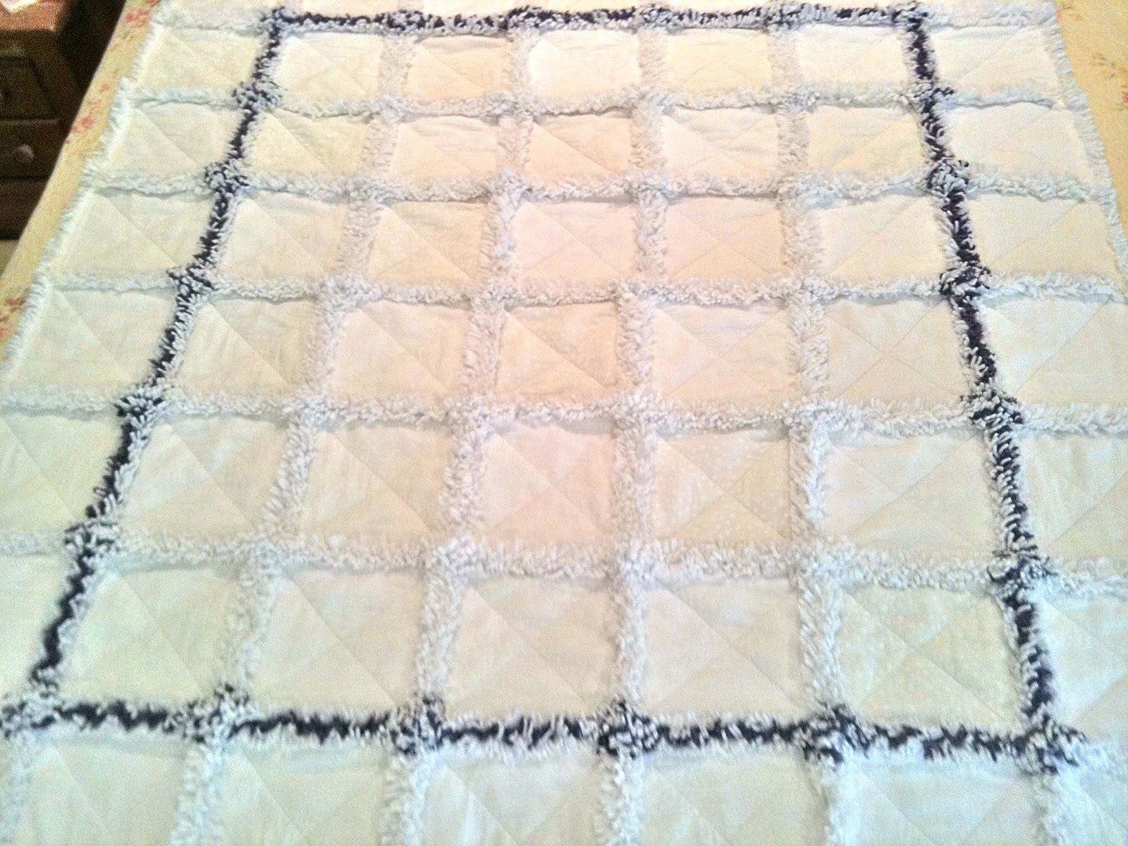 ZeedleBeez: White Wedding Rag Quilt