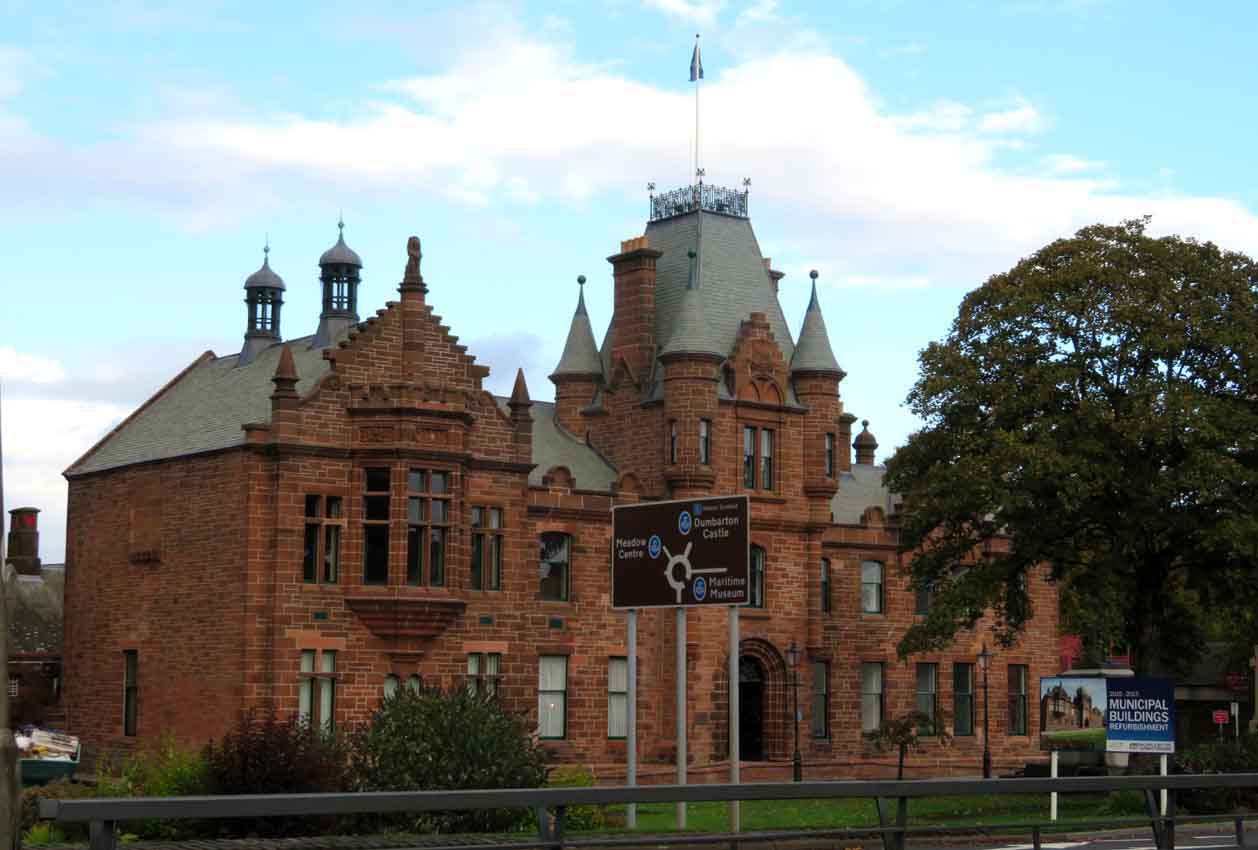 Alex and Bob`s Blue Sky Scotland: Autumn In Dumbarton. River Leven ...