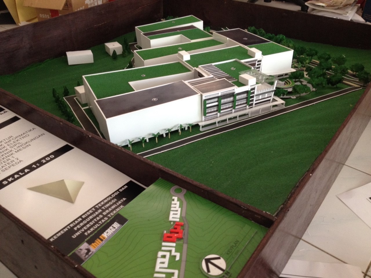 Maket gedung kuliah Fakultas Teknik kampus. II Universitas Islam ...