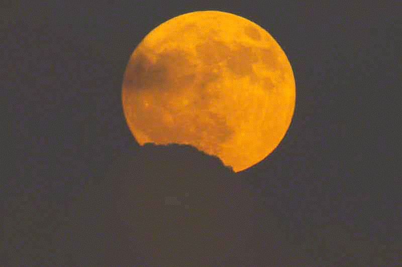 Ryukyu Life: GIF: Six Minutes of Clouds and October 2017 Moon