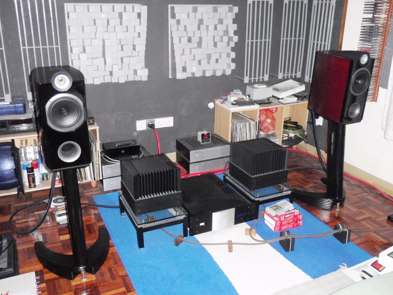 HiFi Unlimited: French Kiss. Triangle Gene'se Trio Loudspeakers.