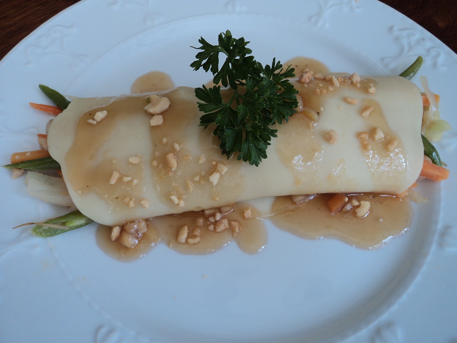 Filipino Food Aficionado: Lumpiang Sariwa (Fresh Spring Roll)