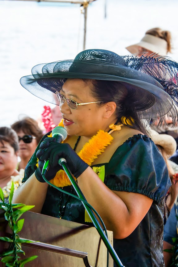 Maui Feather Lei blogging with Pattie Hanna